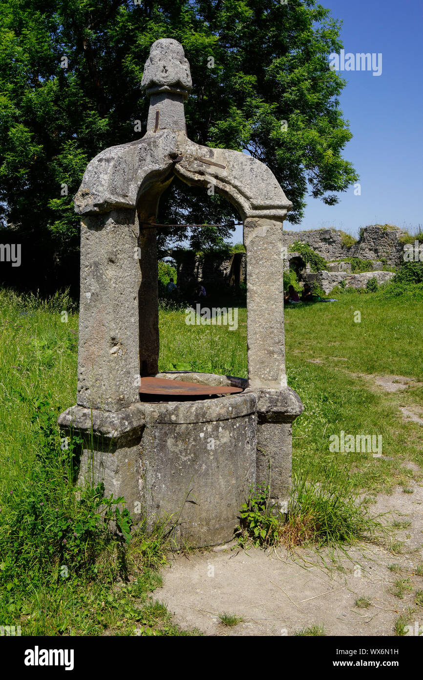 Medieval fountain hi-res stock photography and images - Alamy