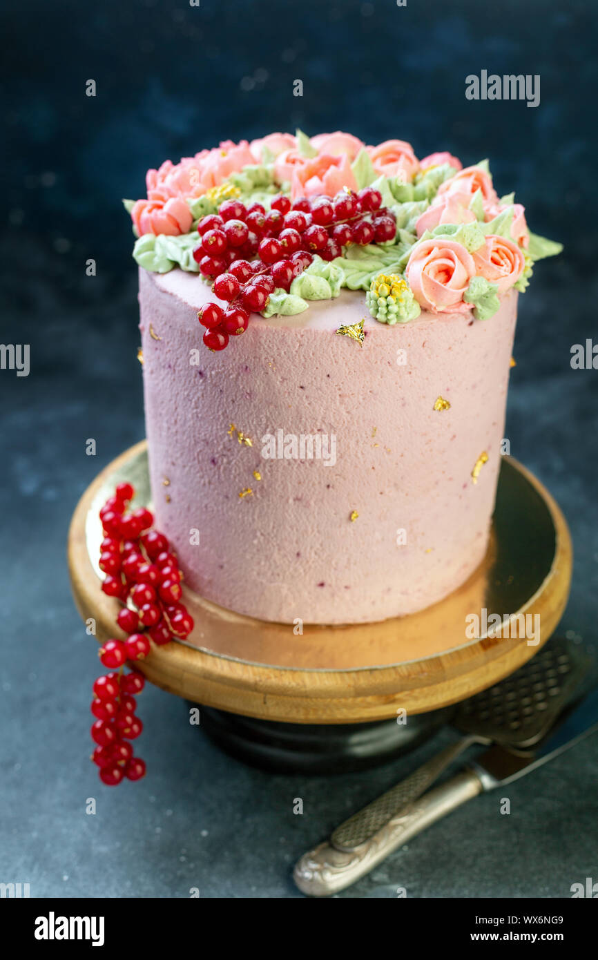 Cake with cream flowers, currants and edible gold Stock Photo - Alamy