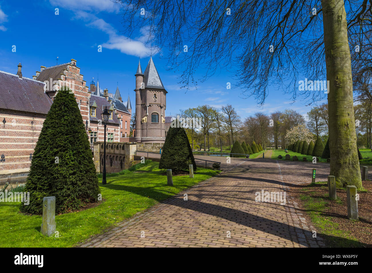Castle Kasteel Heeswijk in Netherlands Stock Photo - Alamy