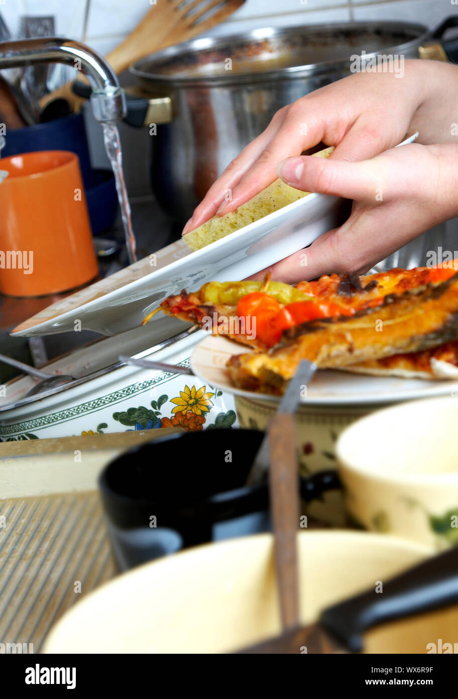 washing plates in kitchen Stock Photo - Alamy