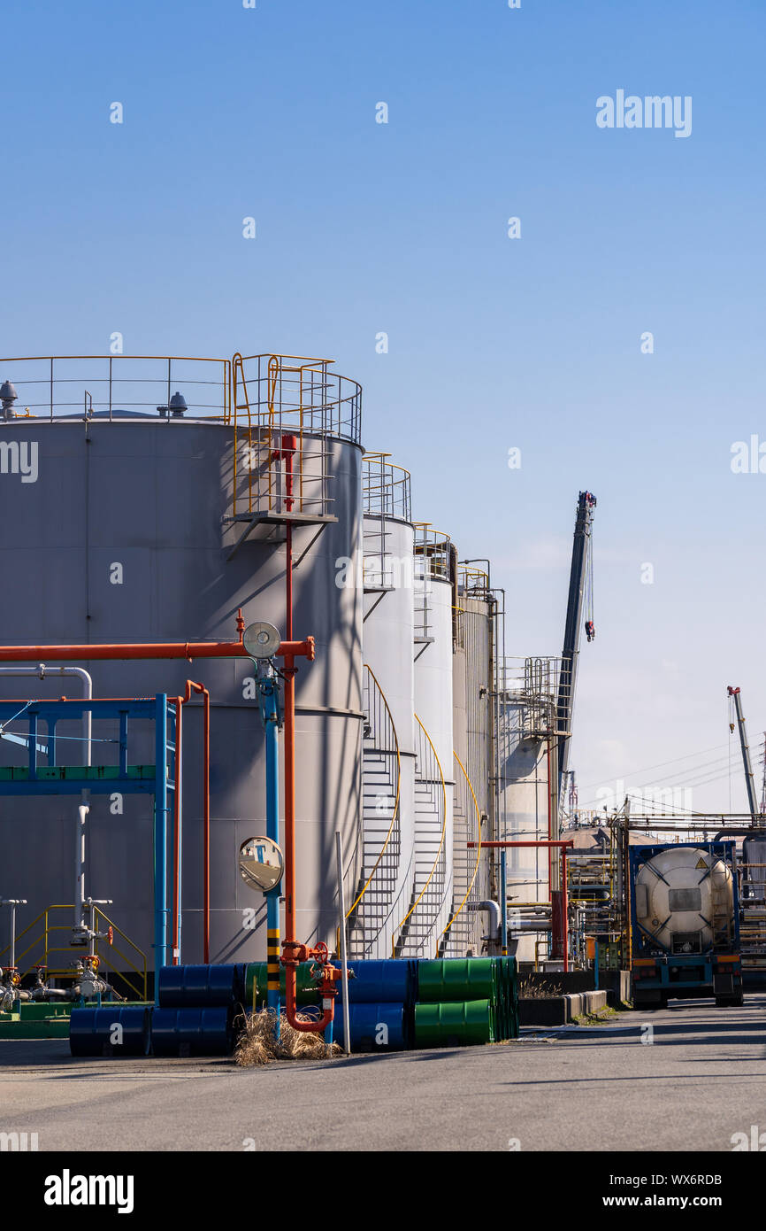 pipeline Chemical oil factory plant Stock Photo - Alamy
