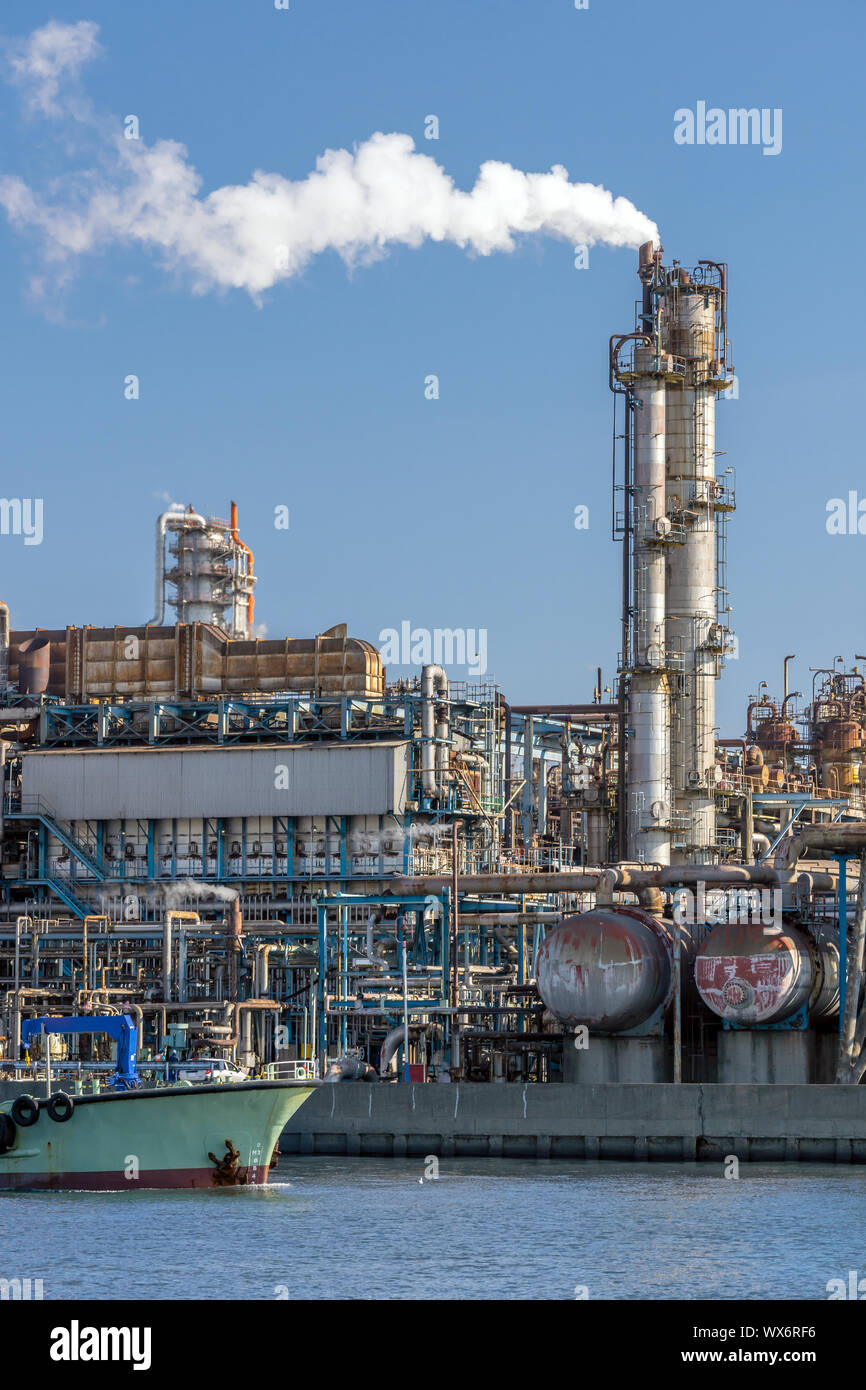 Oil petrochemical Factory Stock Photo - Alamy