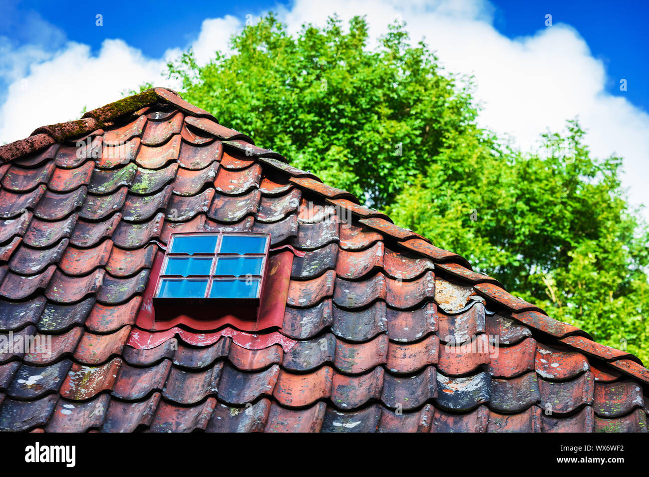 Window on old tile hi-res stock photography and images - Alamy