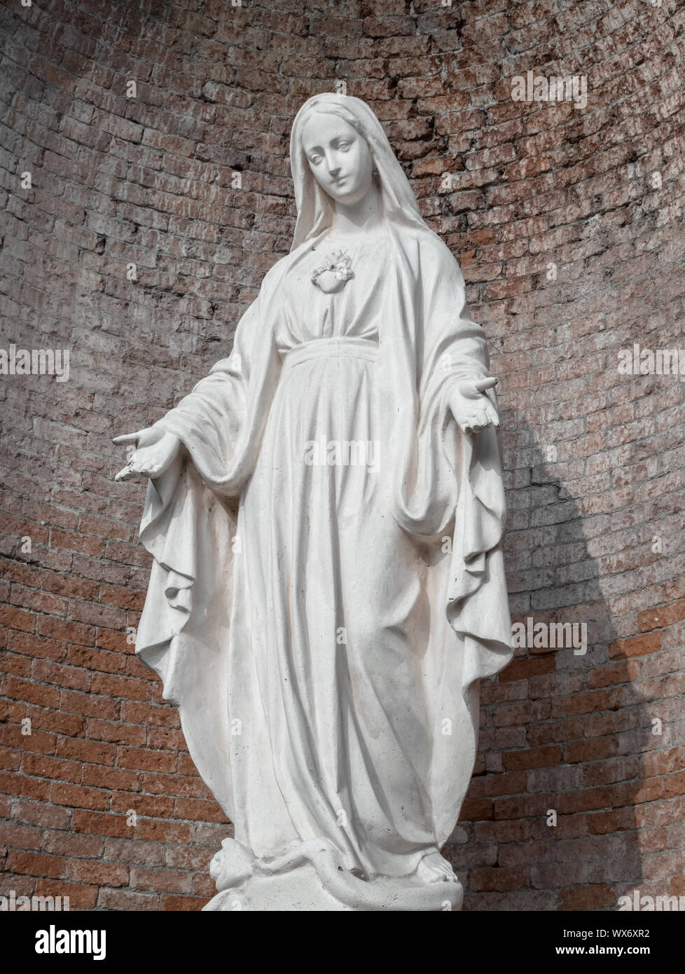 Statue in stone of Virgin Mary Stock Photo - Alamy