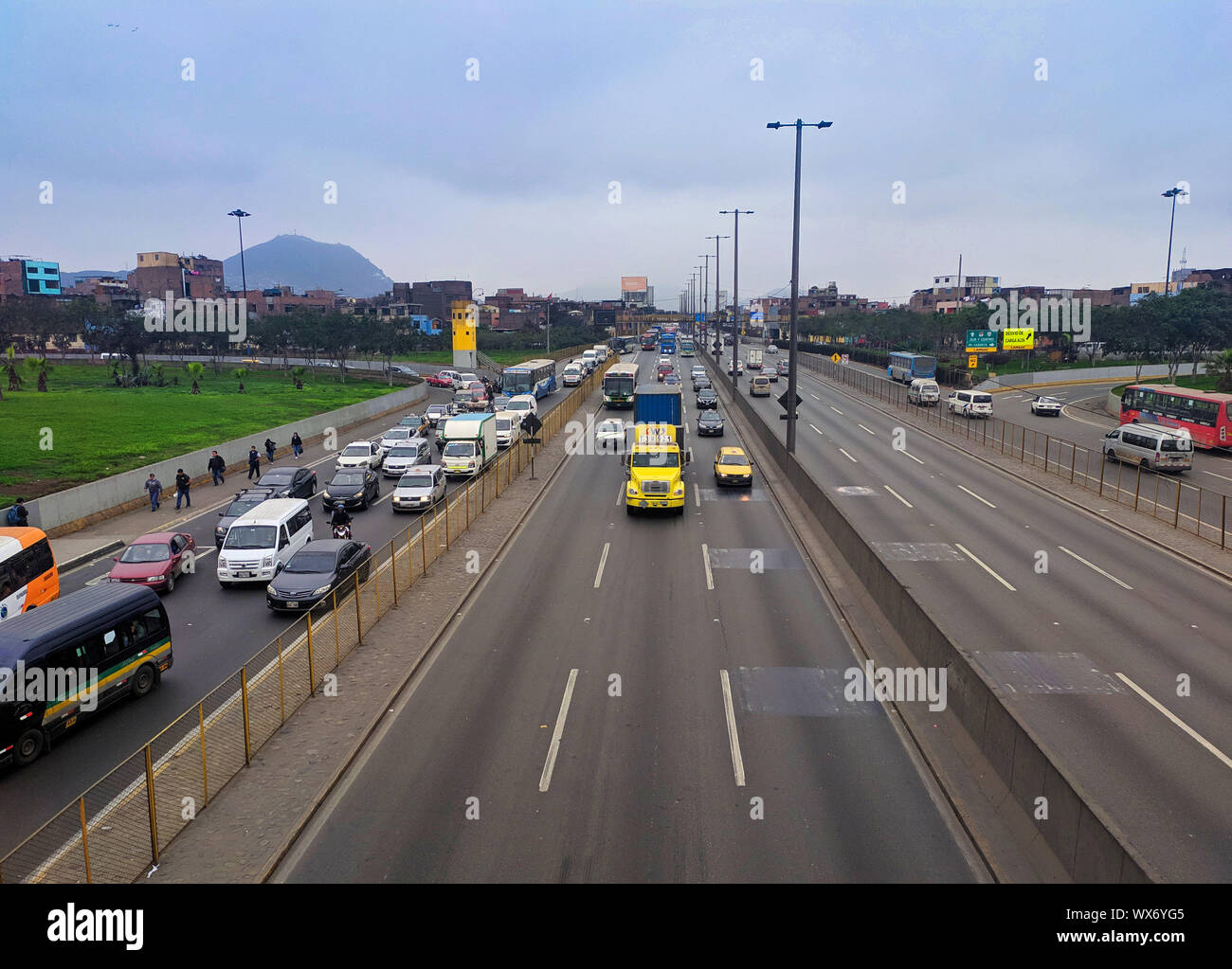Traffic on the Panamerican highway at caqueta Lima Peru Stock Photo - Alamy