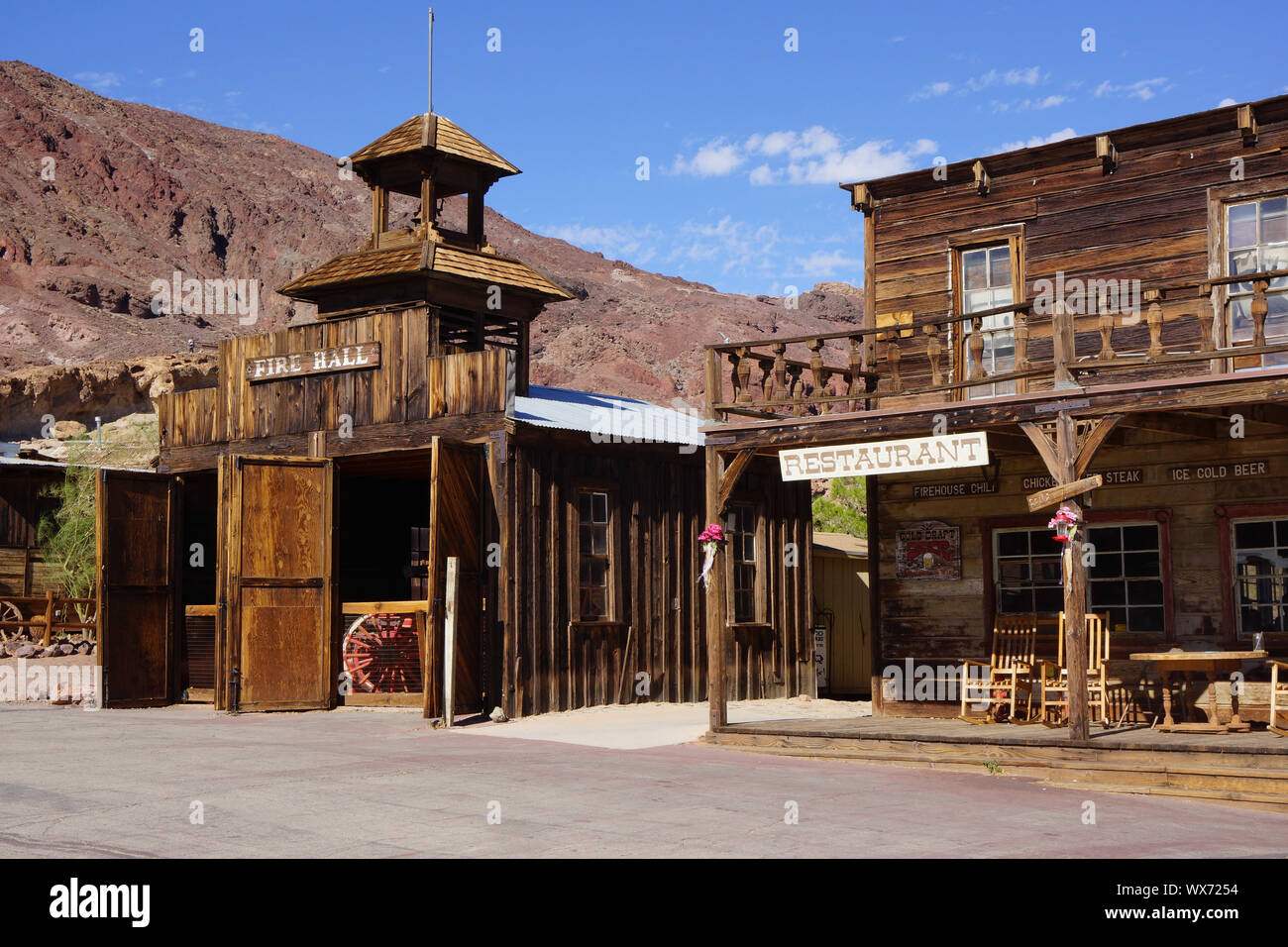 American desert ghost town hi-res stock photography and images - Alamy