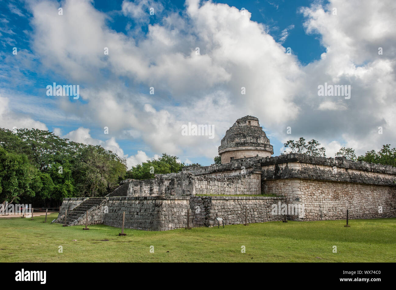 Mayan observatory El Caracol ruin at Chichen Itza, Yucatan, Mexico ...