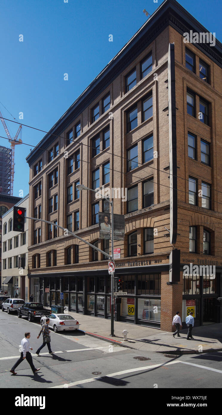 Downtown town dusk buildings hi-res stock photography and images - Alamy