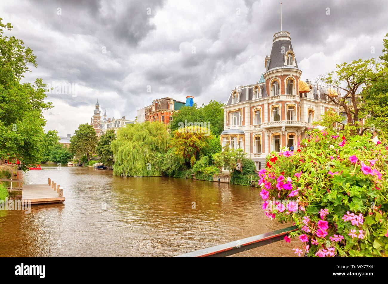 Beautiful weather in amsterdam hi-res stock photography and images - Alamy