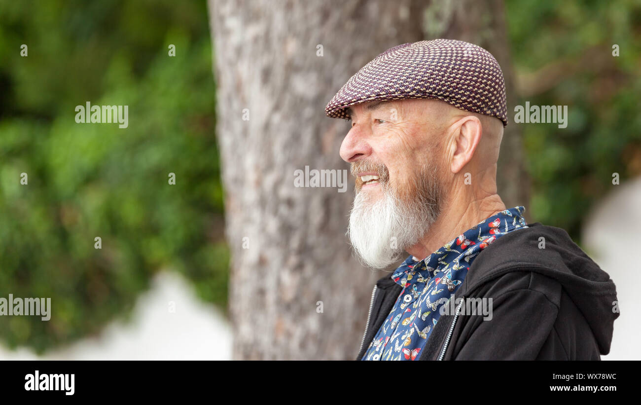 old man outdoor Stock Photo - Alamy
