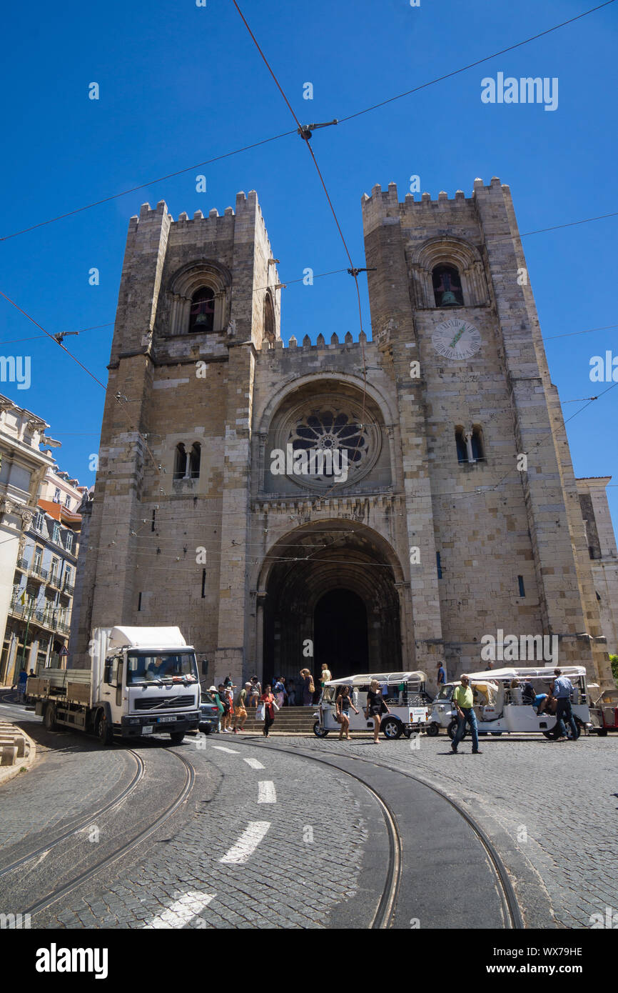 medieval building lisbon cathedral Stock Photo - Alamy