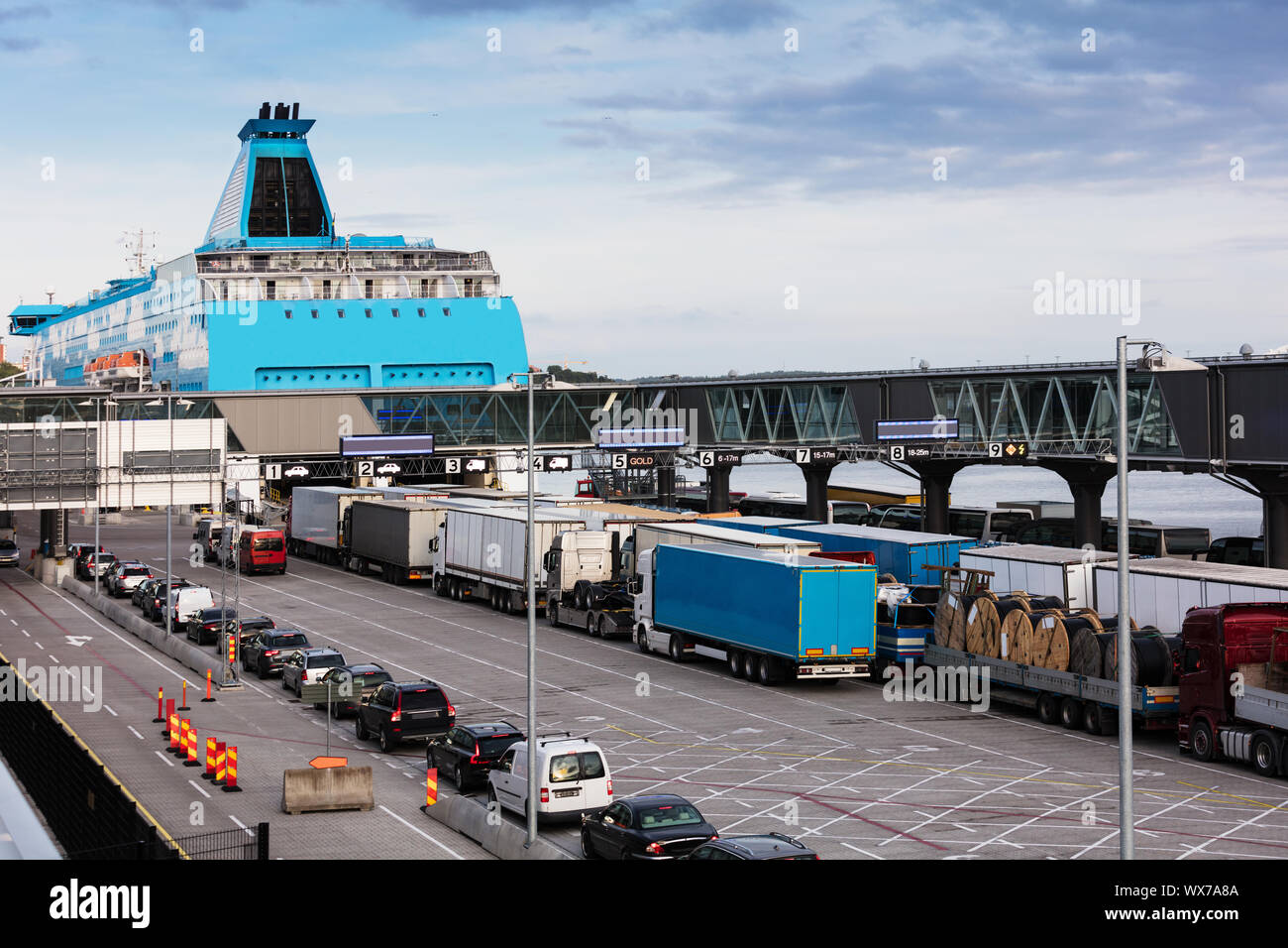 loading cars on sea ferry Stock Photo - Alamy