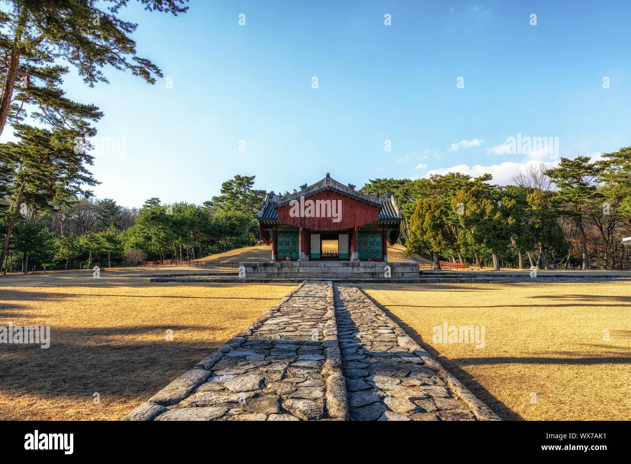 Roayl tomb hi-res stock photography and images - Alamy