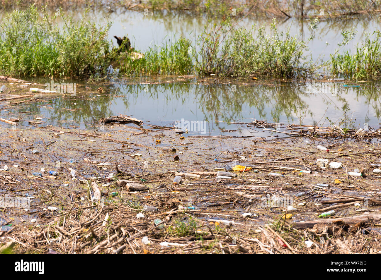 Lakes in europe hi-res stock photography and images - Alamy