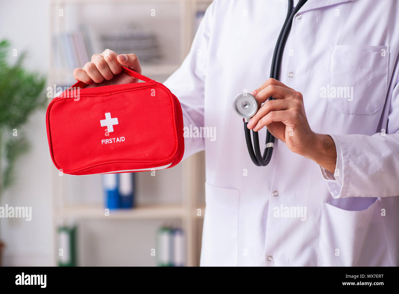 Male doctor with first aid bag Stock Photo - Alamy