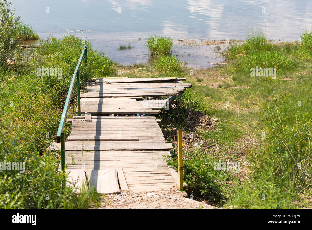 Overgrown bridges hi-res stock photography and images - Alamy