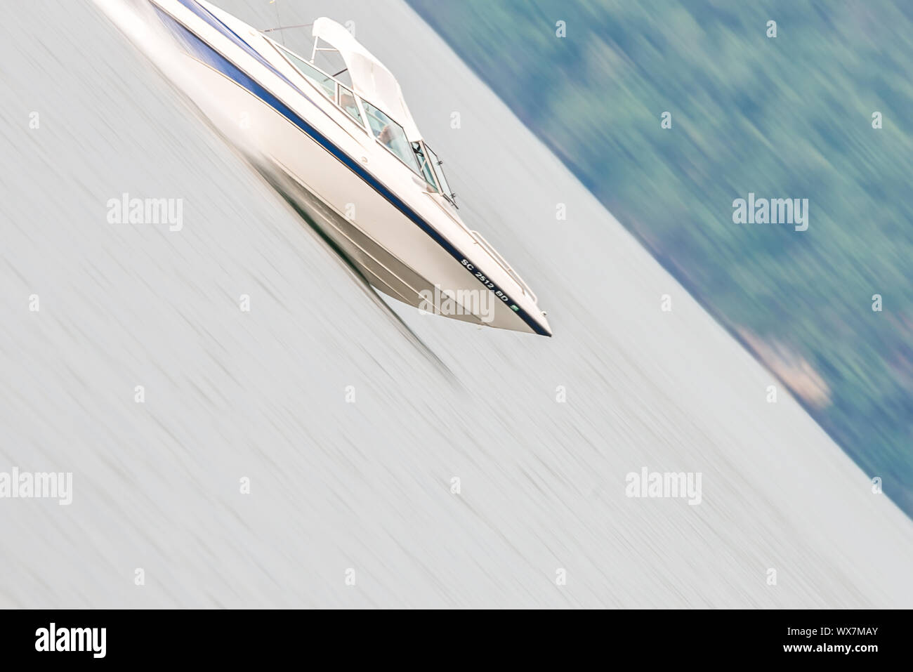 Fast moving waves hi-res stock photography and images - Alamy