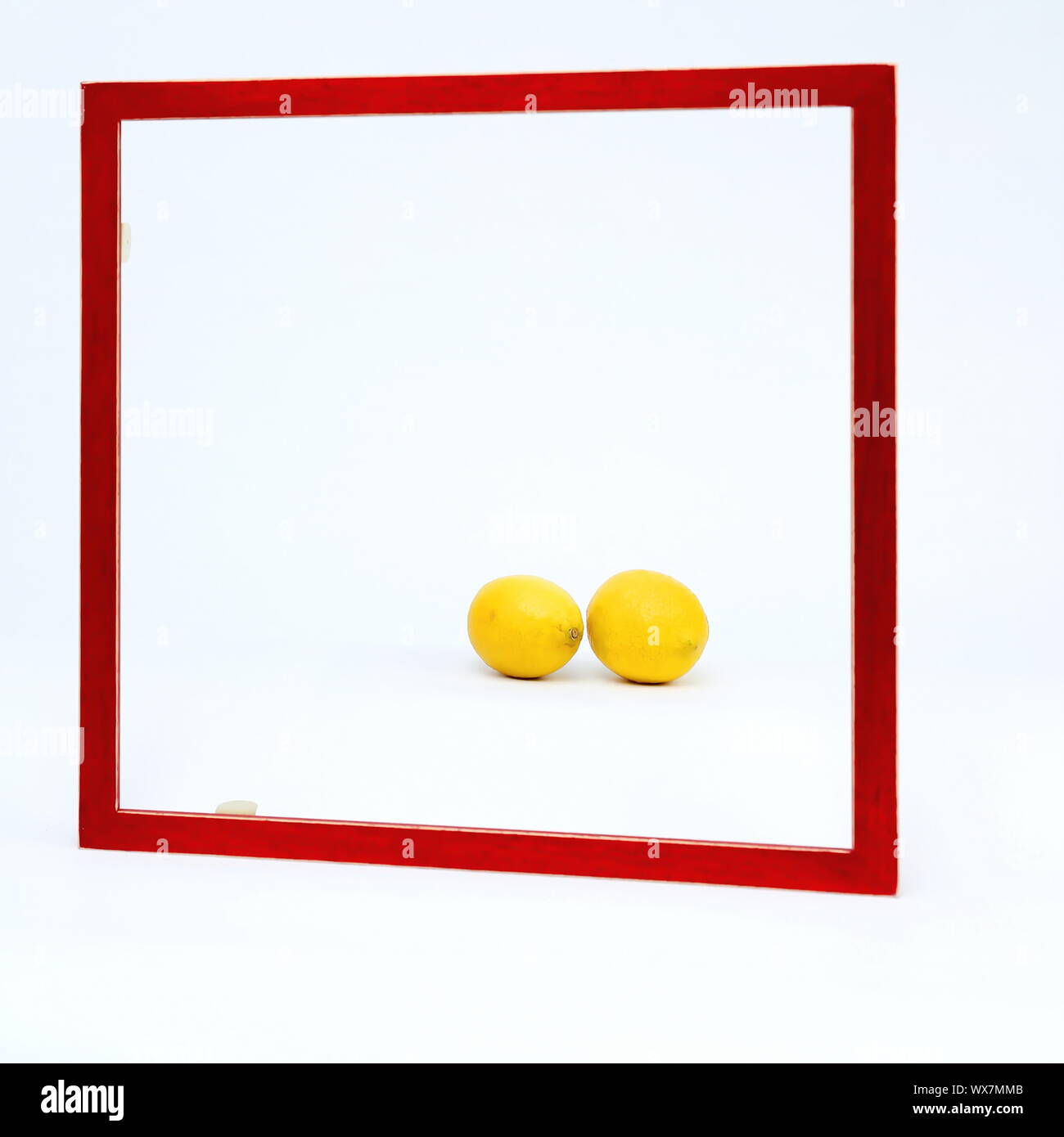 Red frame hi-res stock photography and images - Alamy