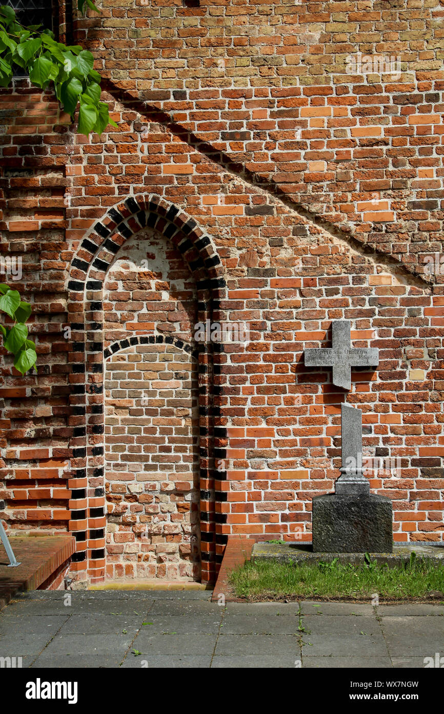 Detail of exterior church wall hi-res stock photography and images - Alamy