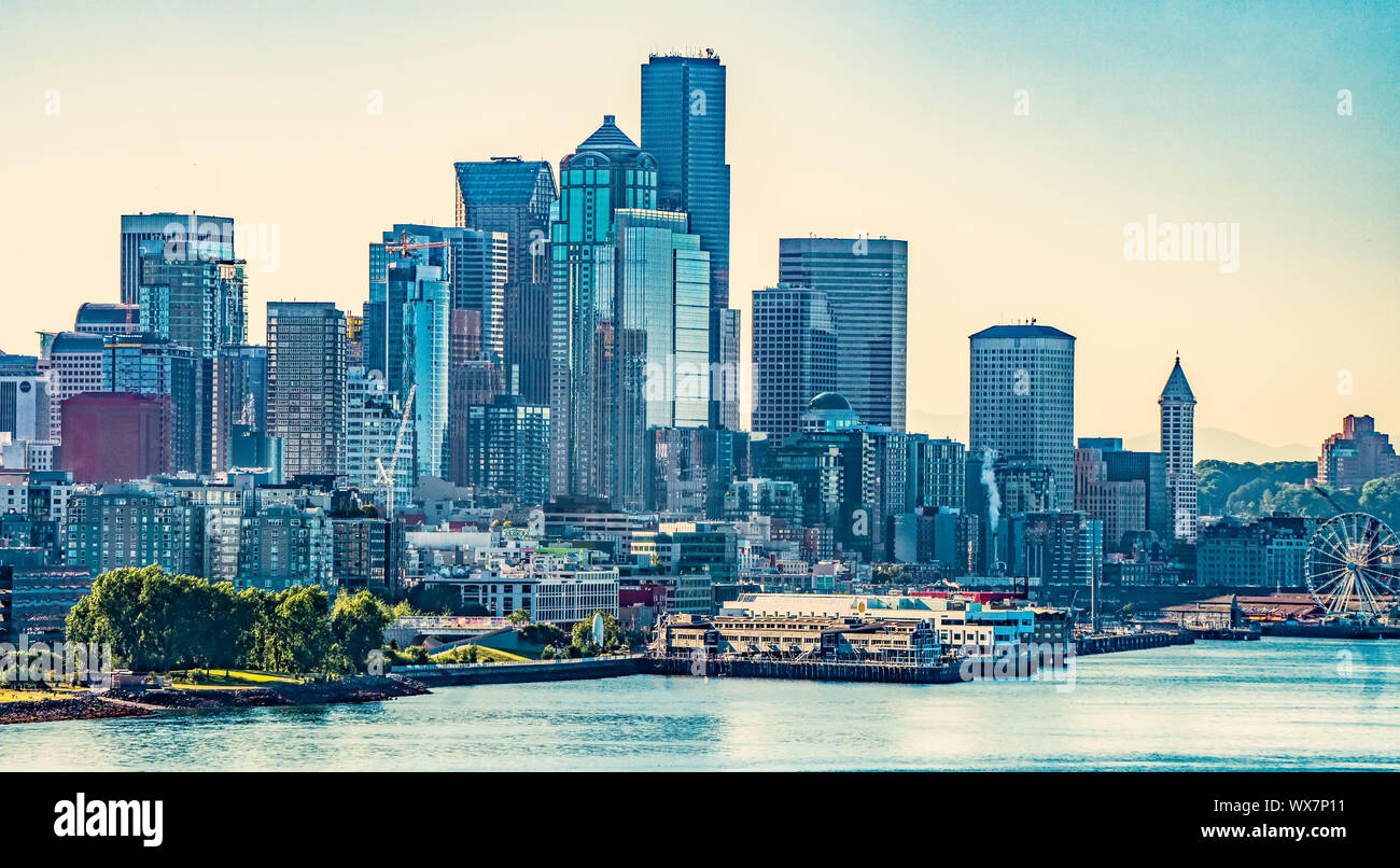 seattle washington city skyline early morning sunrise Stock Photo - Alamy