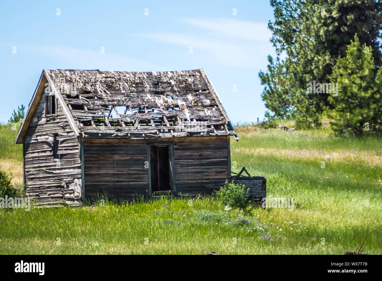 old log cabin on ranch in the mountains Stock Photo - Alamy