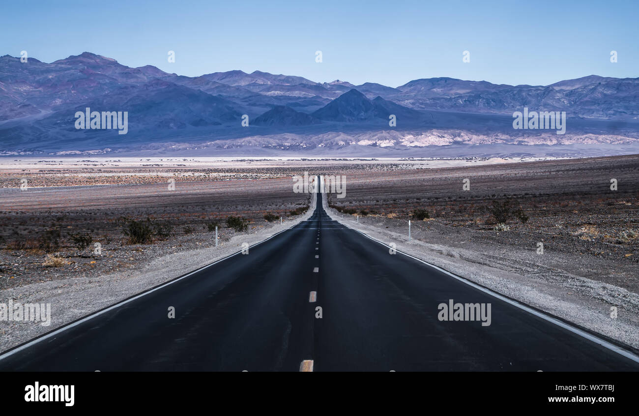 Lonely empty road hi-res stock photography and images - Alamy