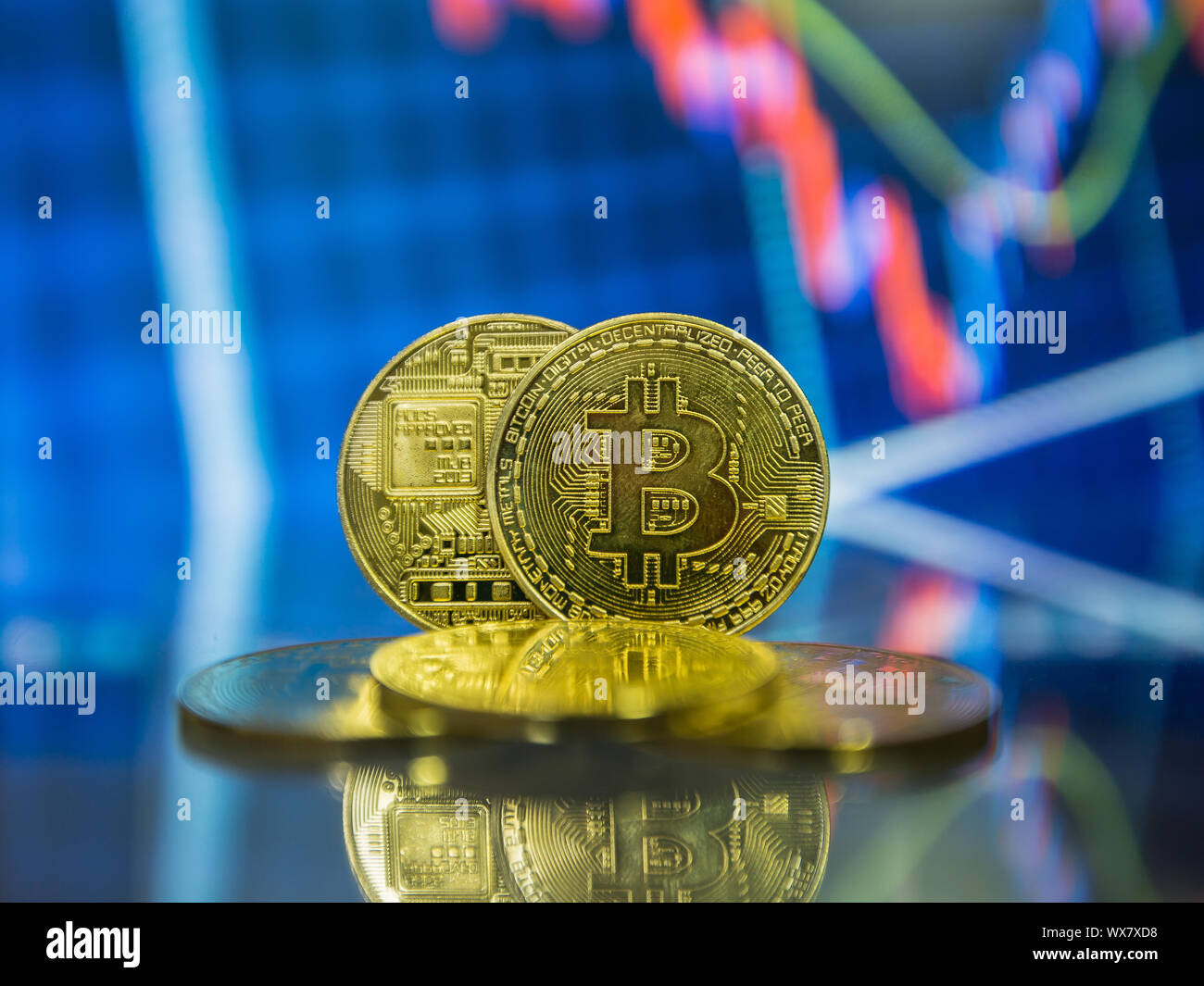 Gold chart and graph hi-res stock photography and images - Alamy