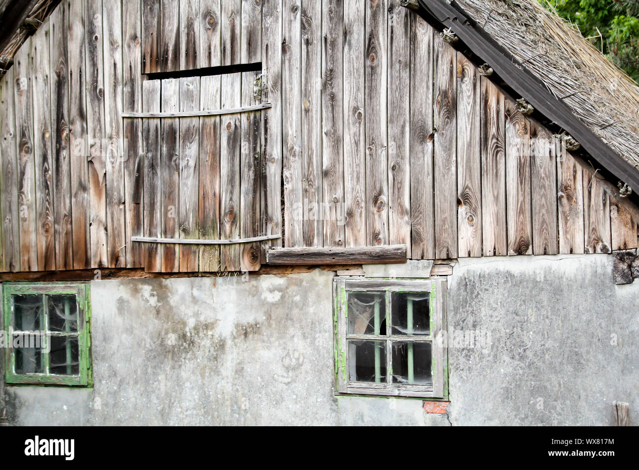 Rundown house hi-res stock photography and images - Alamy