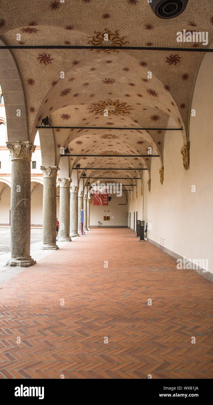 arc and pillars at courtyard Stock Photo - Alamy