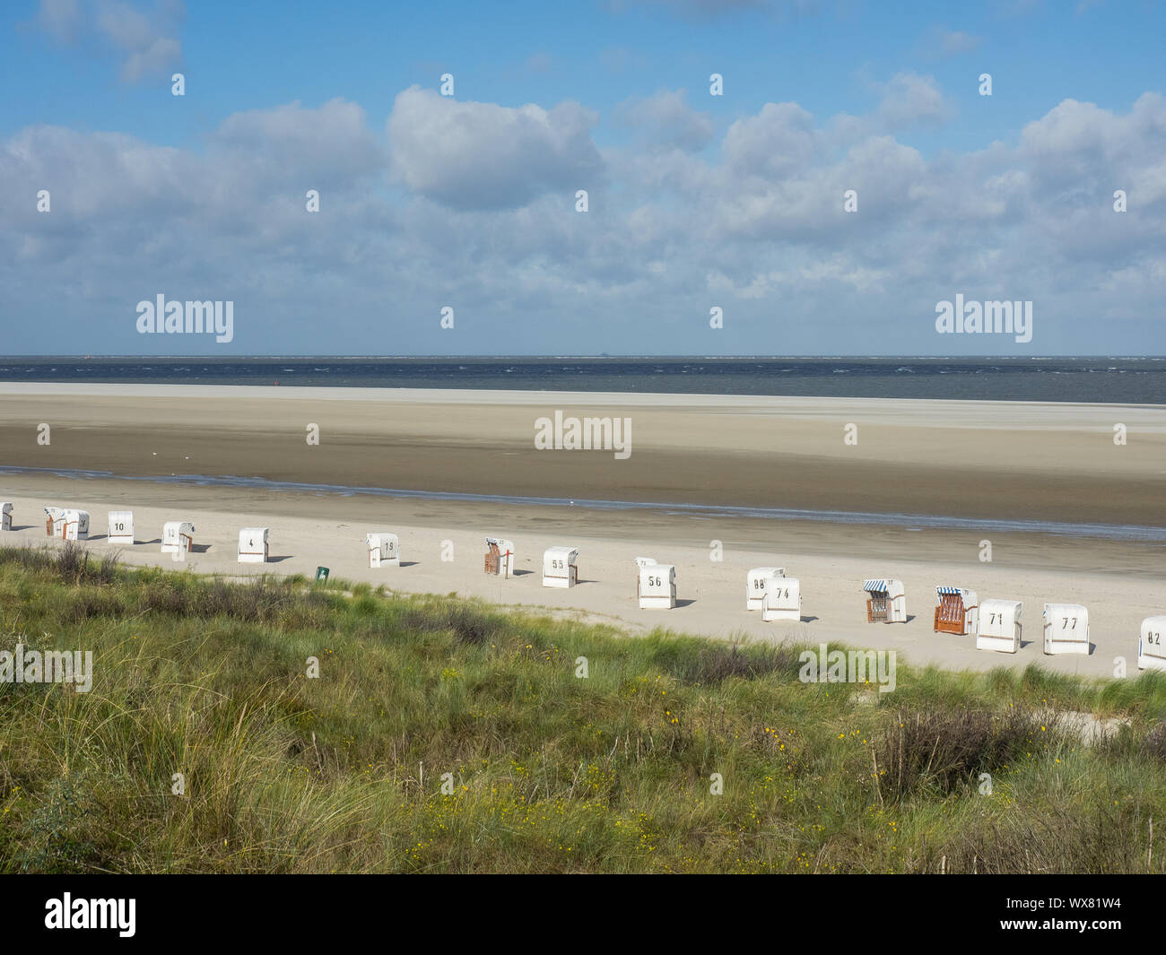 Bank holiday beach hi-res stock photography and images - Alamy