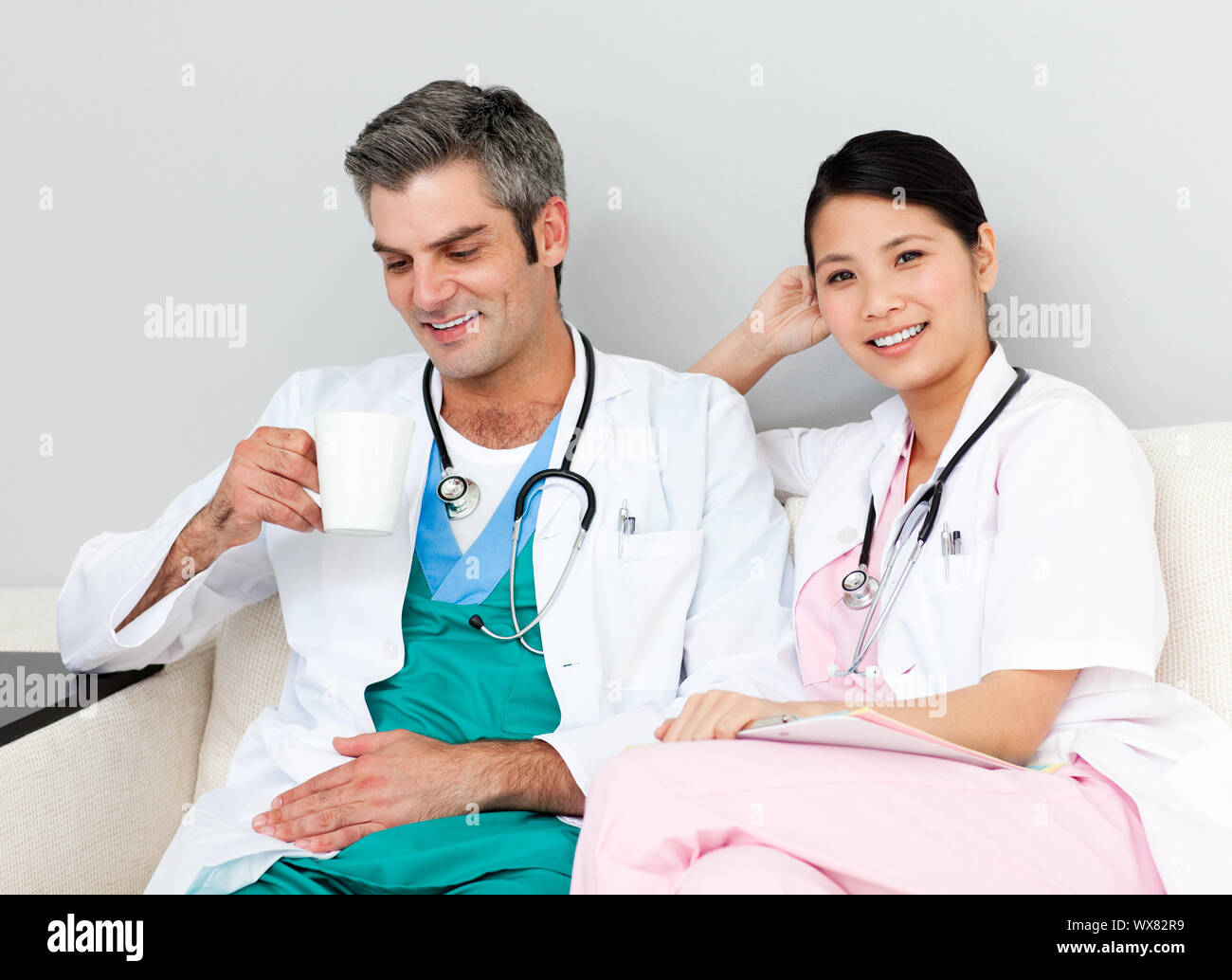 Doctors drinking coffee hi-res stock photography and images - Alamy