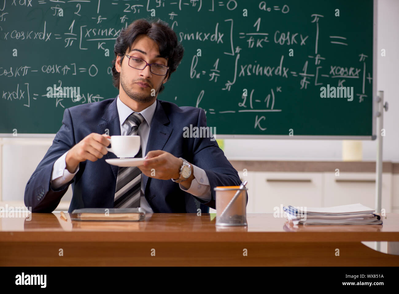 High school physics classroom hi-res stock photography and images - Alamy