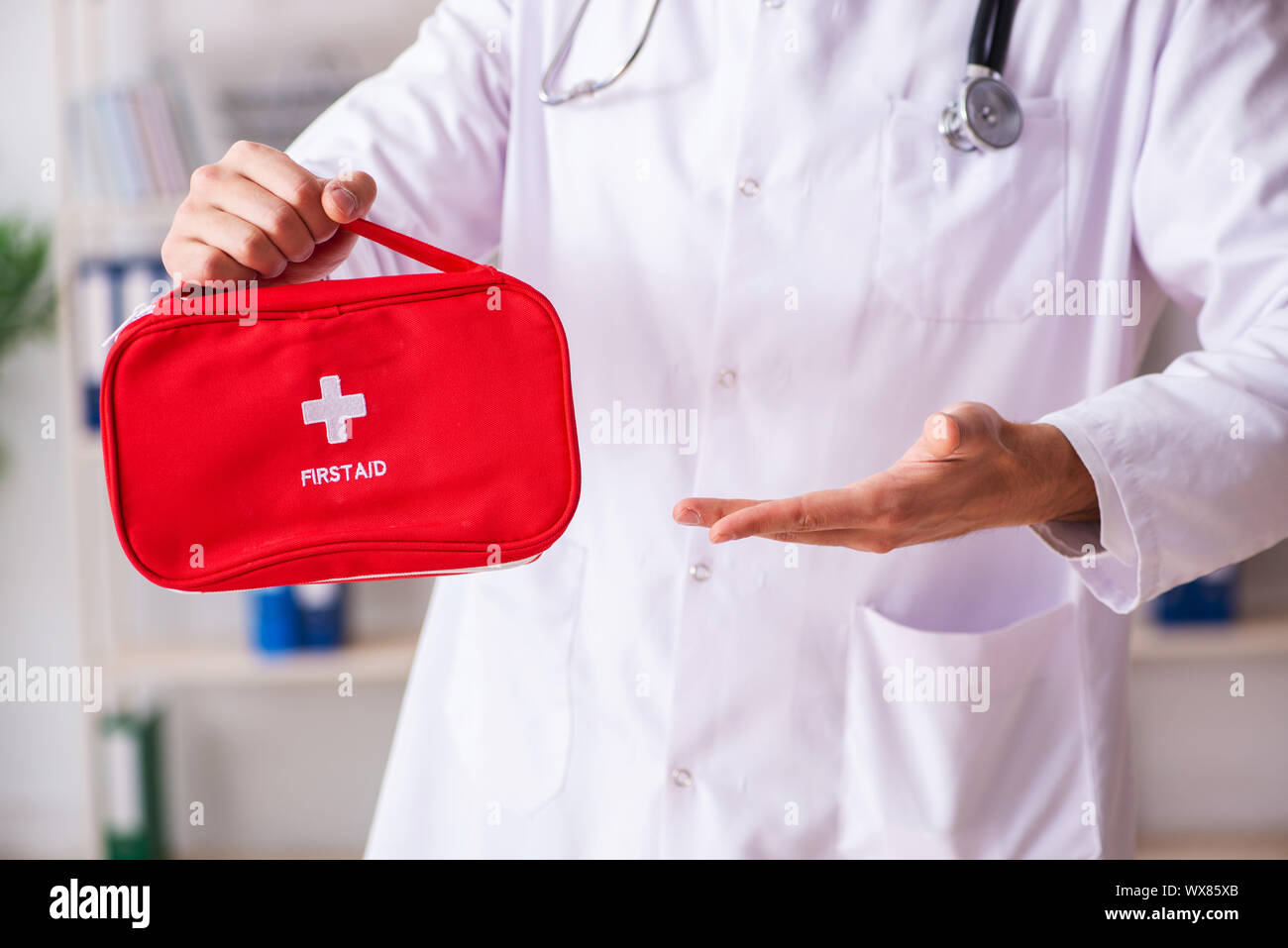 Male doctor with first aid bag Stock Photo - Alamy