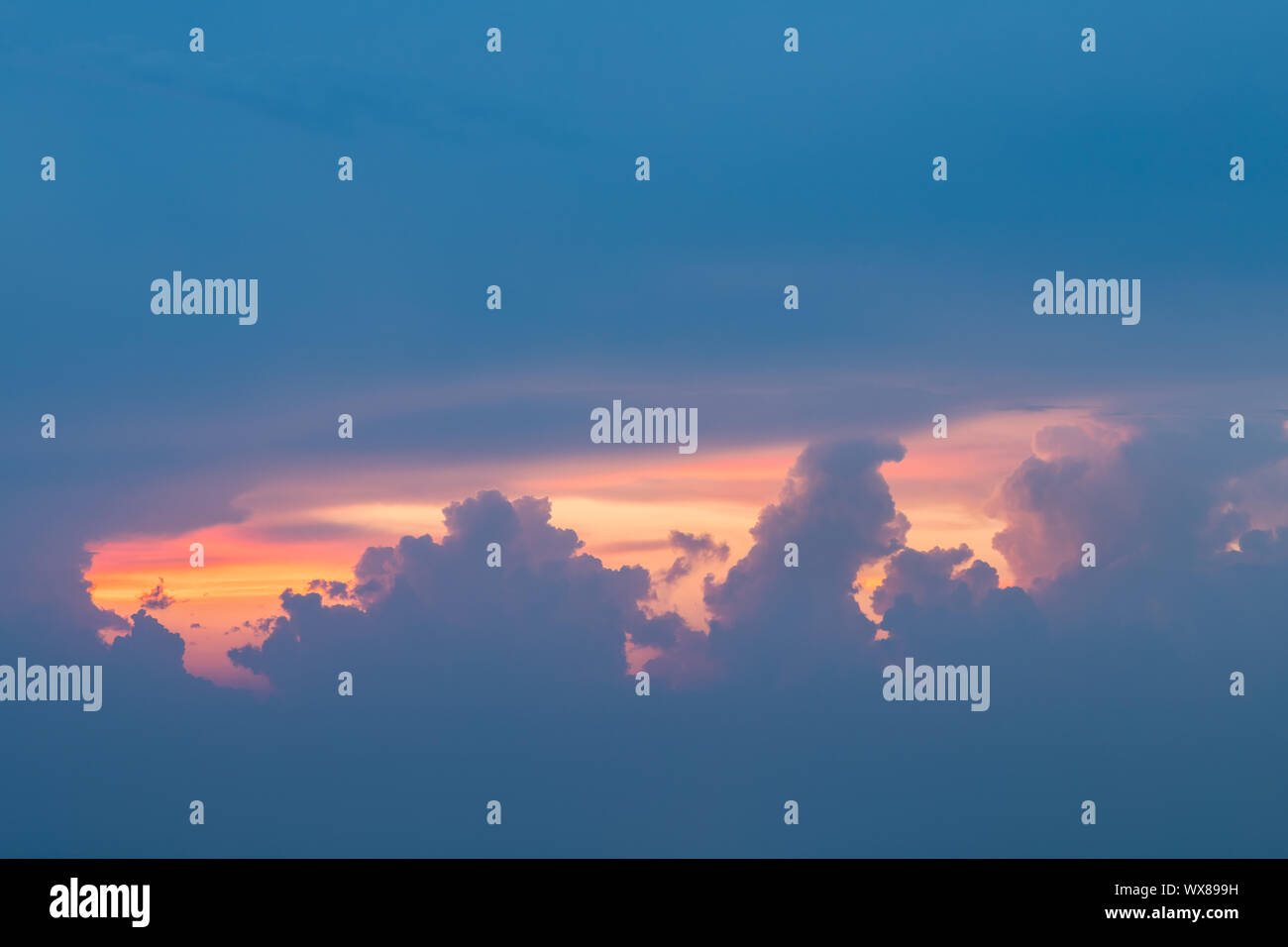 Beautiful sunset with clouds hi-res stock photography and images - Alamy