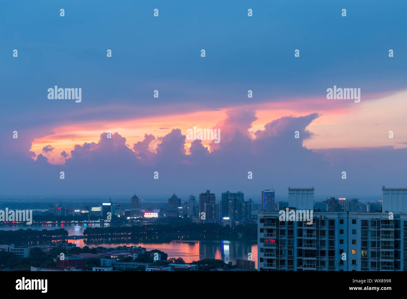 Beautiful landscape water clouds hi-res stock photography and images ...