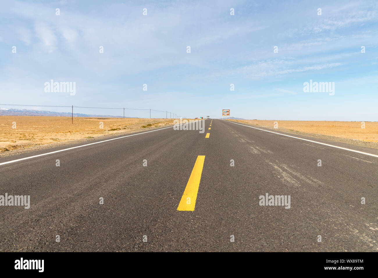 Desert scenery on road hi-res stock photography and images - Alamy