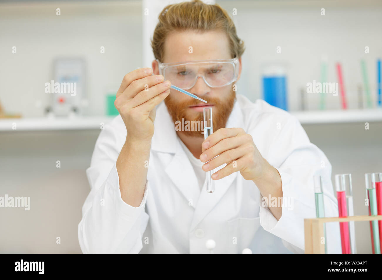 Biologists working together hi-res stock photography and images - Alamy
