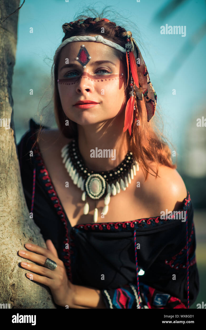 Beautiful native american woman hi-res stock photography and images - Alamy