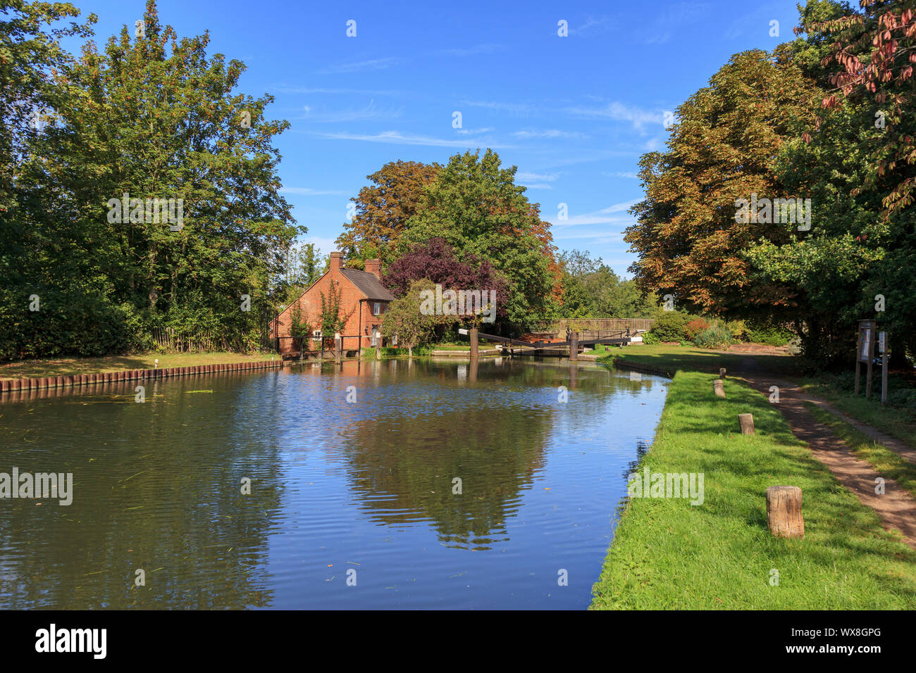 New haw surrey hi-res stock photography and images - Alamy