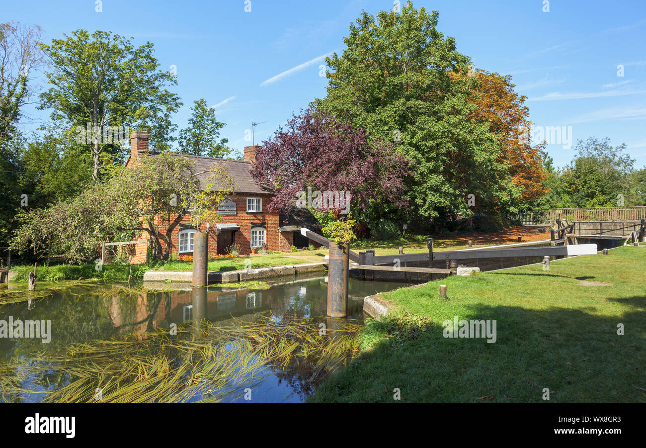 New haw surrey hi-res stock photography and images - Alamy