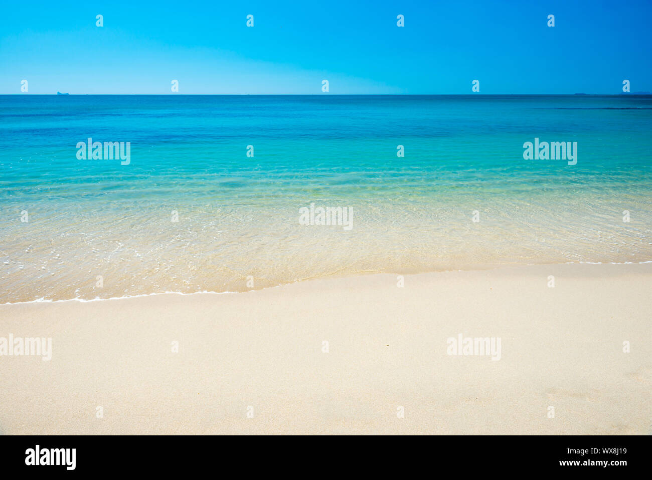 Summer sand and sea scenery hi-res stock photography and images - Alamy