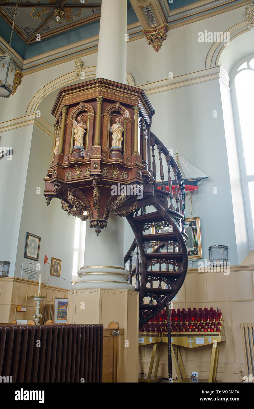 close up view of the architecture inside a church Stock Photo - Alamy