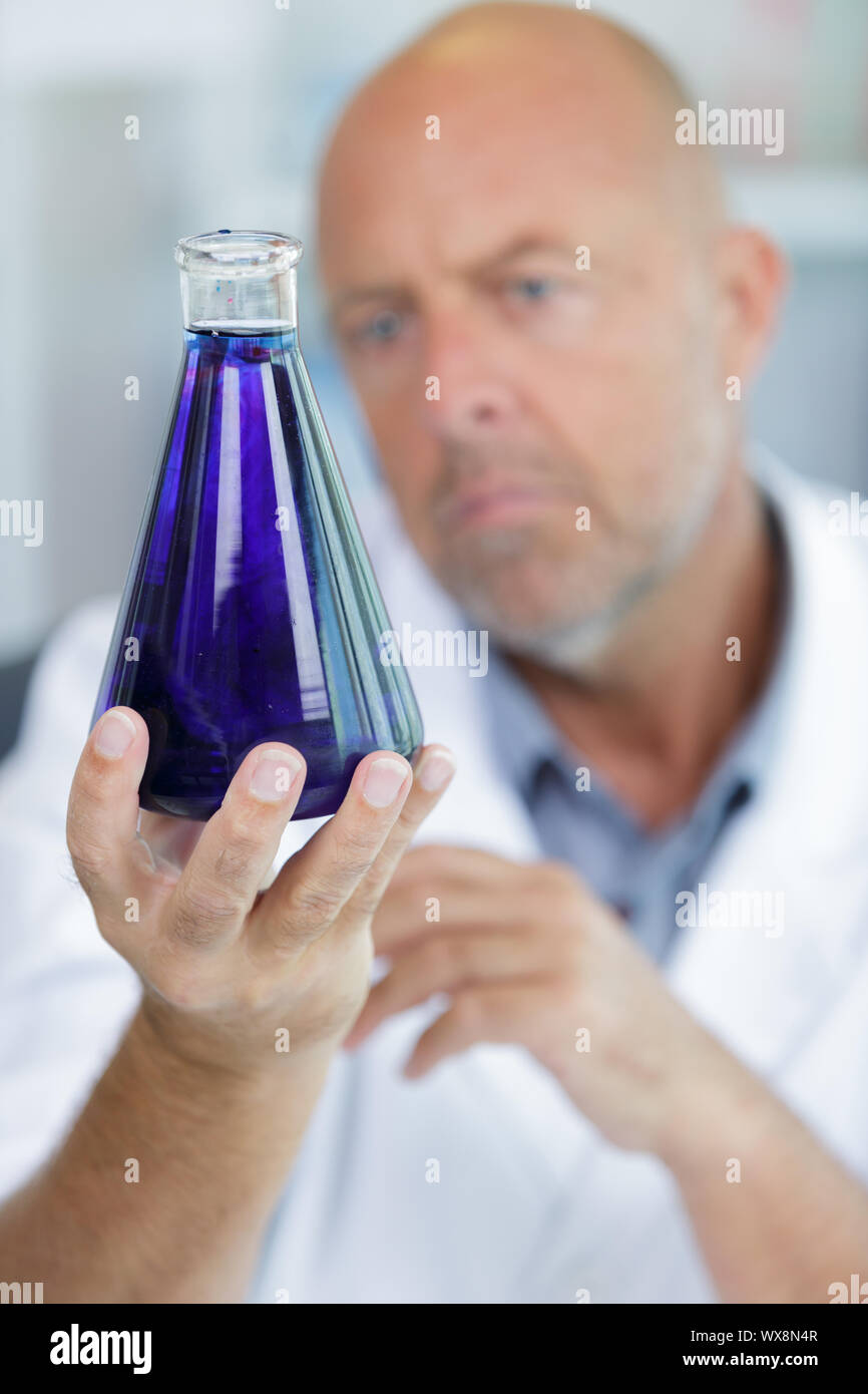 Mature lab worker holding hi-res stock photography and images - Alamy