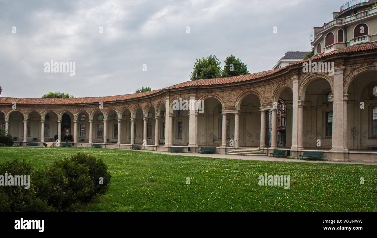 county yard medieval architecture columns Stock Photo - Alamy