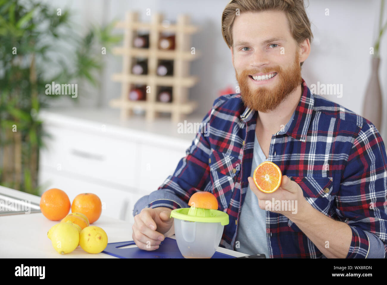 Man making orange juice close hi-res stock photography and images - Alamy