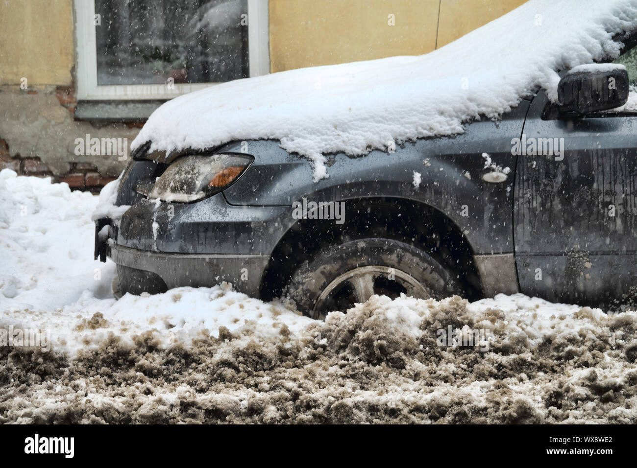 Cars left in snow after a snow storm on streets Stock Photo - Alamy
