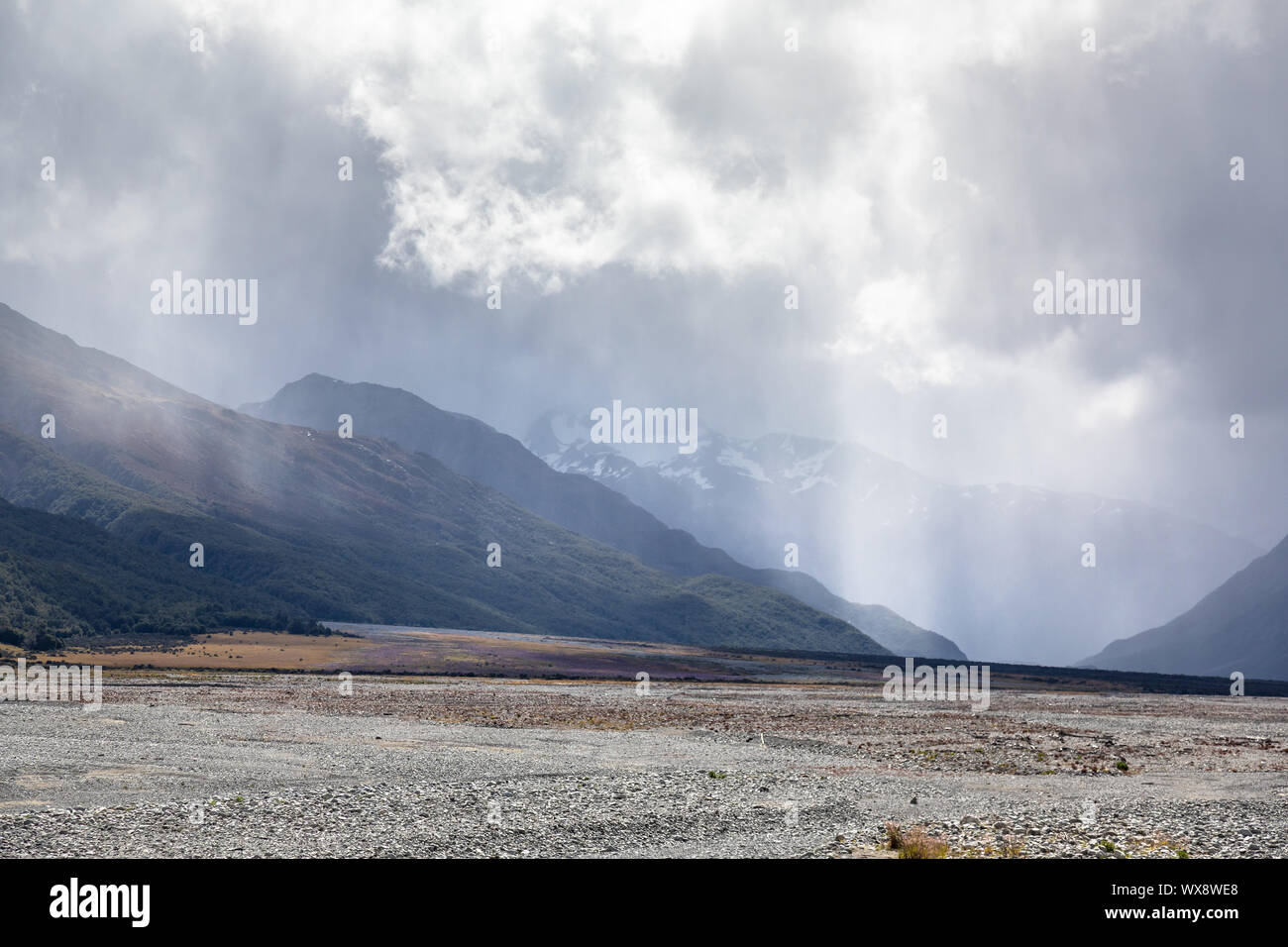 Dramatic rock scenery hi-res stock photography and images - Alamy
