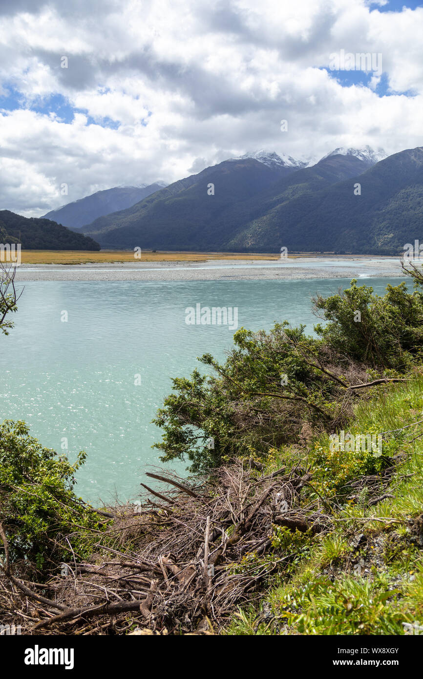 Rock riverbed hi-res stock photography and images - Alamy
