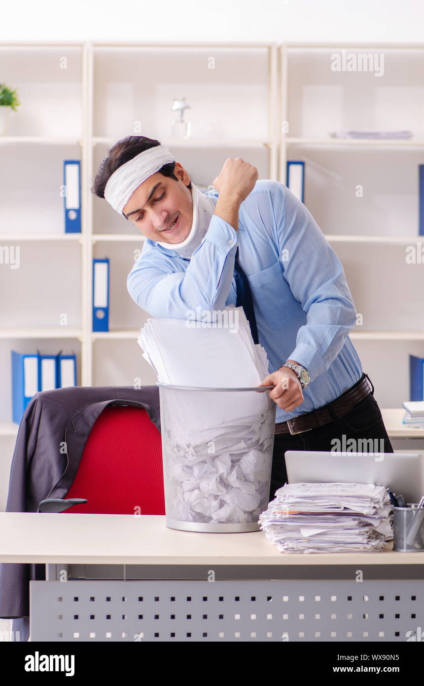 Young injured male employee working in the office Stock Photo - Alamy