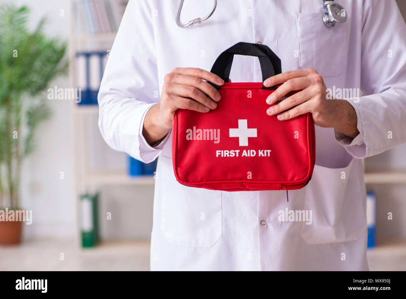 Male doctor with first aid bag Stock Photo - Alamy